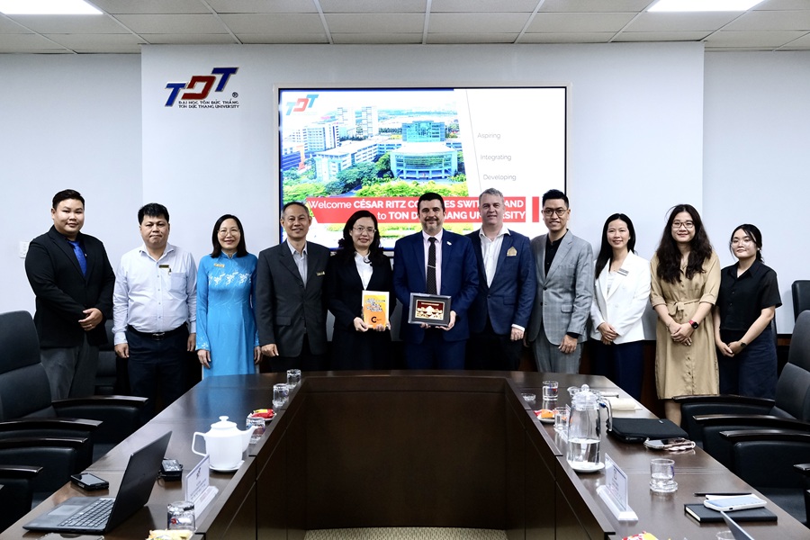 Buổi tiếp đón và làm việc giữa Trường Đại học Tôn Đức Thắng và Học viện ...